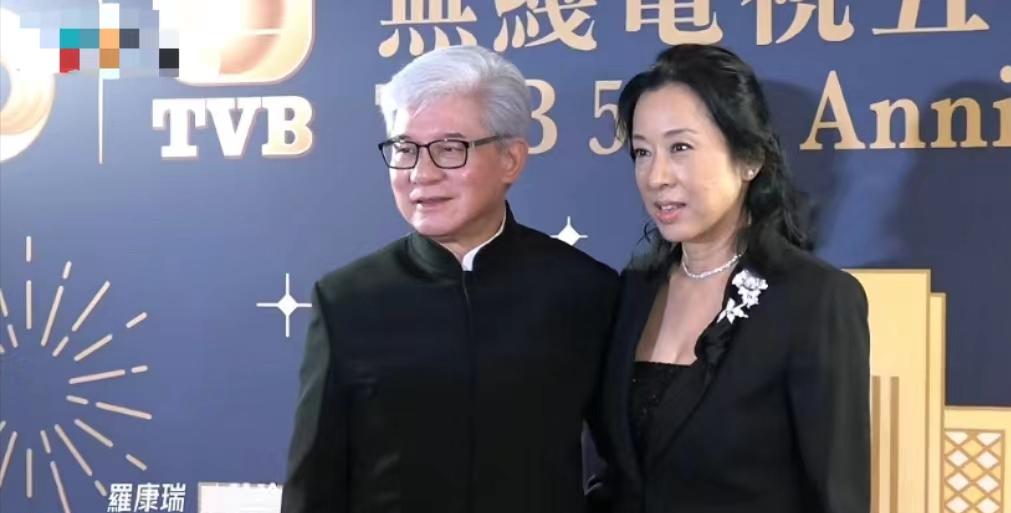 Zhu Lingling and her wealthy businessman husband attended the dinner ...