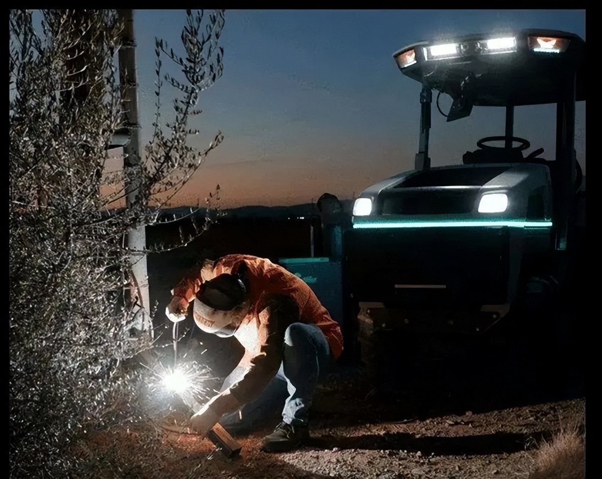 Made by Foxconn!MK-V electric smart tractor demonstration: unmanned ...