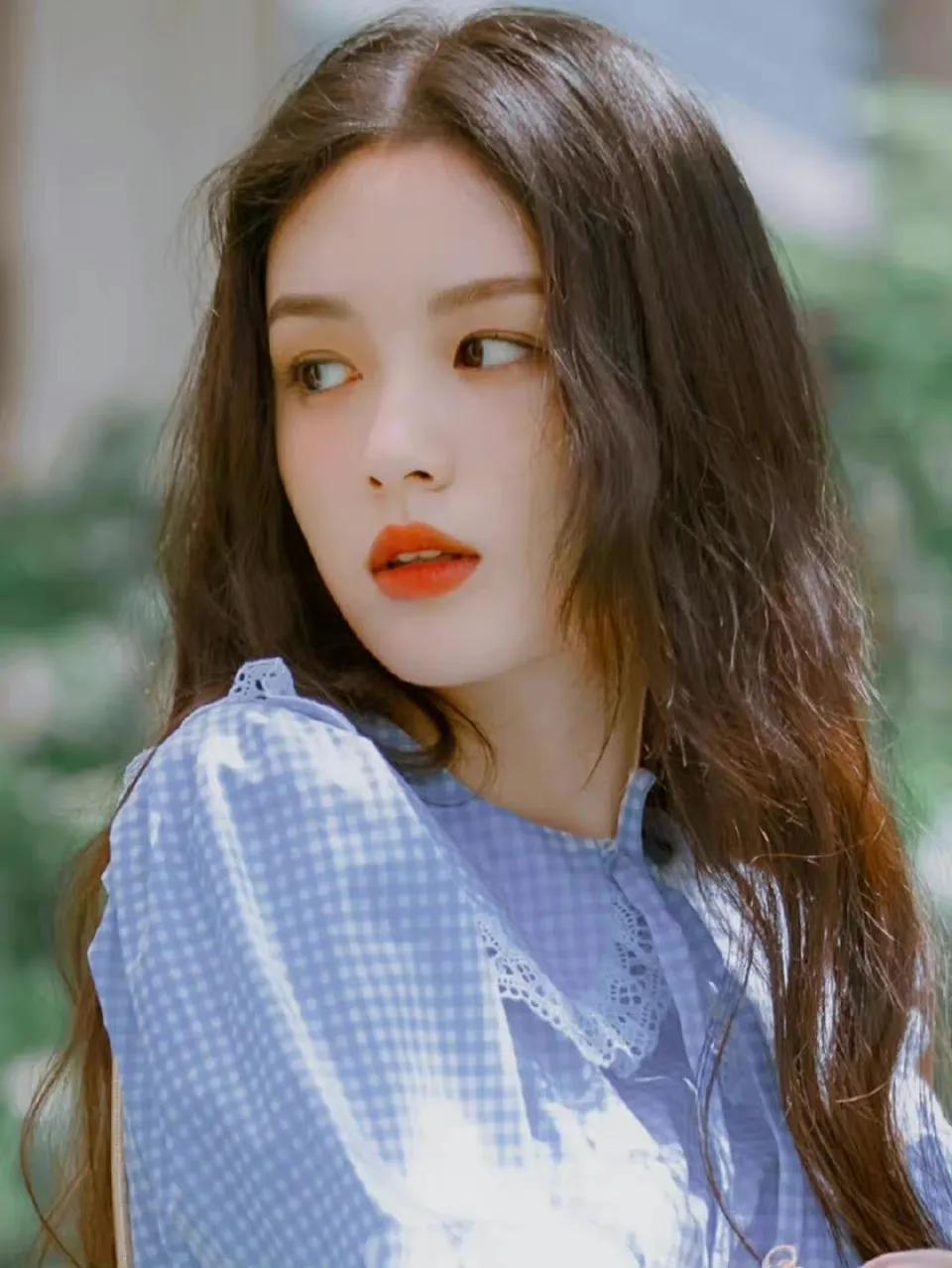 Noble and glamorous bone like beauty - Zhou Ye - iNEWS