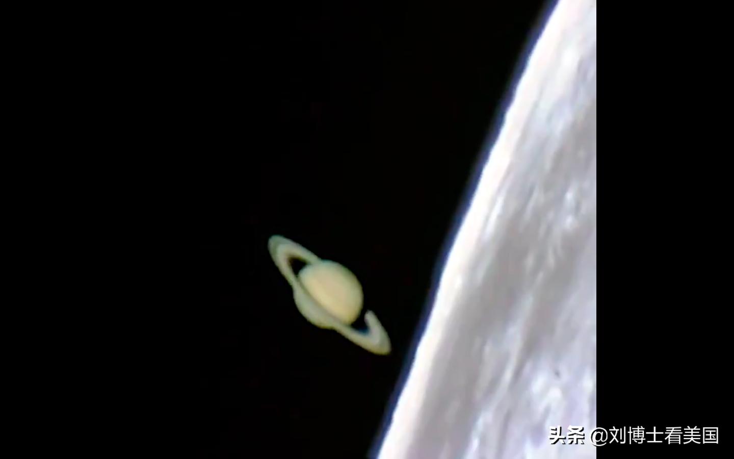 It's amazing to suffocate!Saturn's rising from behind the moon is fully ...
