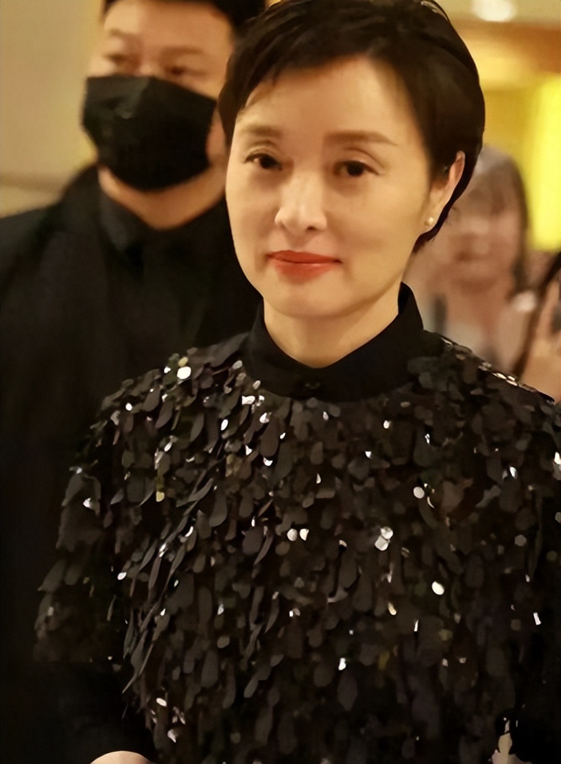 Well-known actress Wu Yue posted late at night to express her anger ...