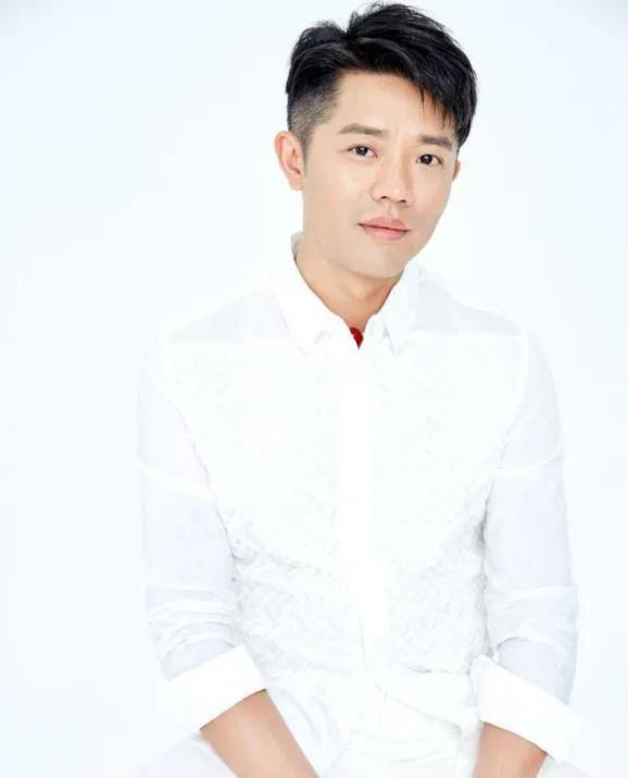 Before: Who is this guy? I can also sing with Linghua. Now: Well, Zeng Yi, I blamed you wrong ...