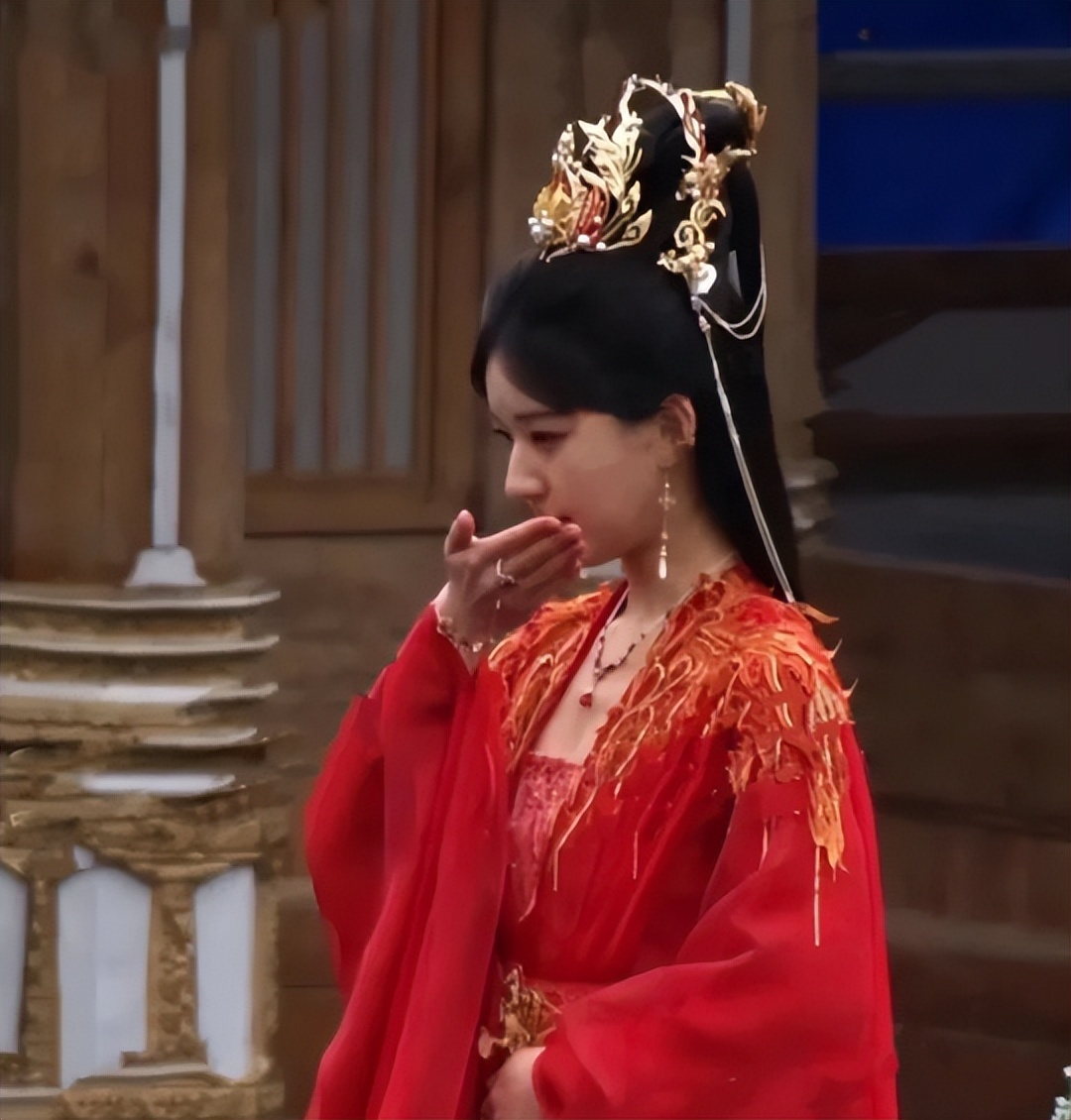 Zhao Lusi [Shen Yin] The Red Clothes Battle Damaged Reuters!The ...