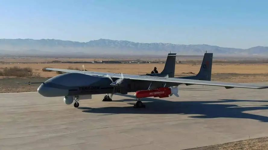The People's Liberation Army's large-scale drones fly in formation, and ...