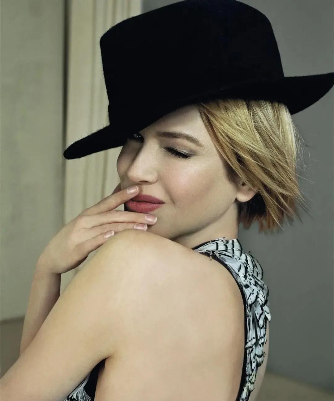 American beauty actress Renee Zellweger - iMedia