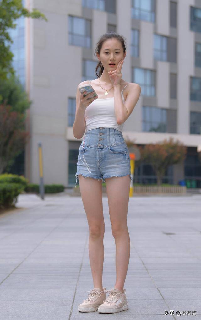 The girl wears short fitness pants and goes to the street, cool and ...