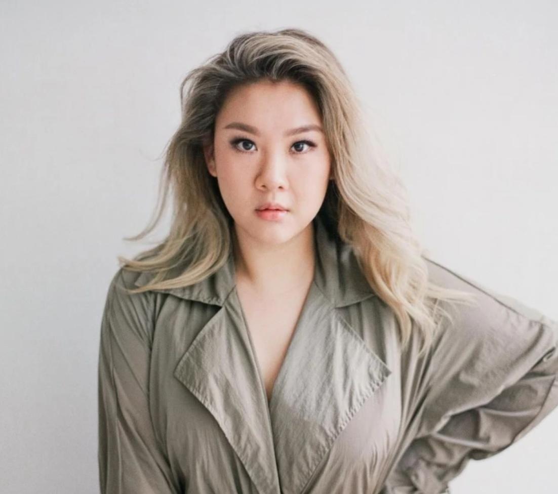 Zheng Xinyi won two awards for the best female singer in 2021!Tear off ...