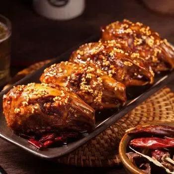 Spicy rabbit head should have been eaten by Sichuanese - iNEWS