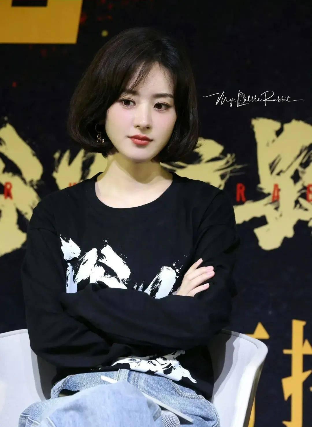 Zhao Liying's premiere was so exciting! The host was an old ...