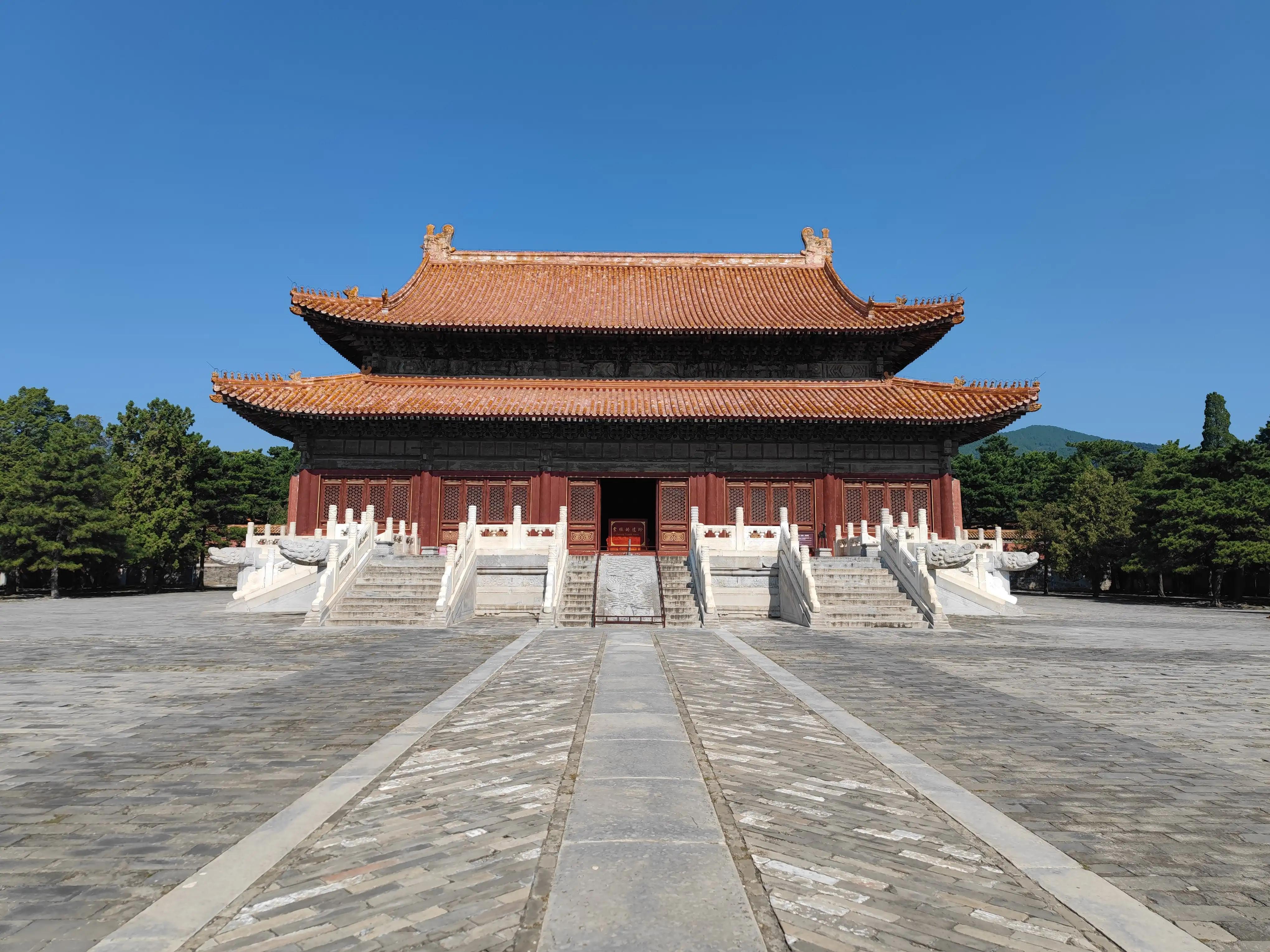 The Eastern Tomb of the Qing Dynasty - iNEWS