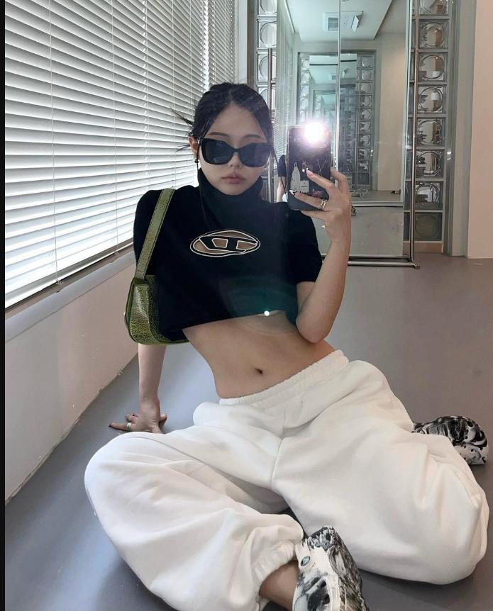 Ins child-faced fashion blogger Hong Yingqi dresses in a style that ...