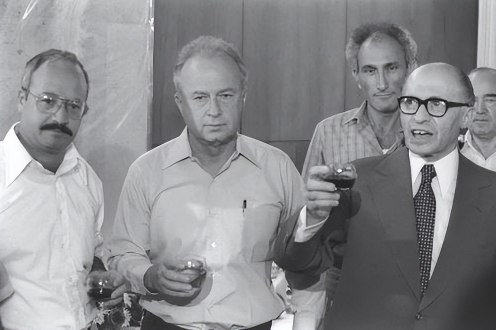 The Taste of Everyday, Israeli Poet Yehuda Amihai, Using Reminiscence ...