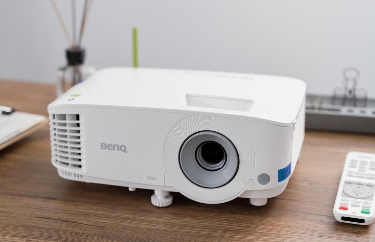 Set annual goals, use frequency of office projection +++UP, choose BenQ E520 smart projector - iNEWS