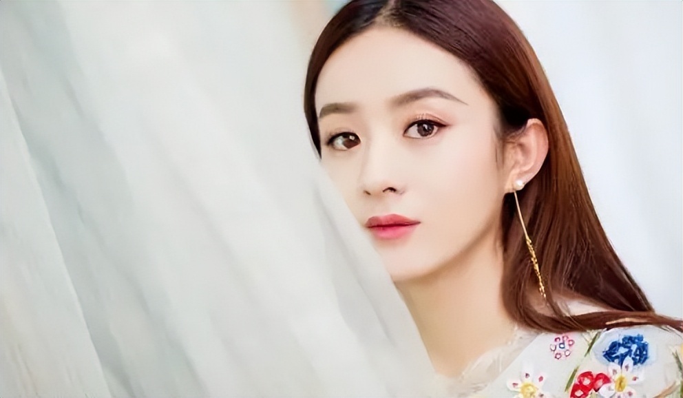 The "pure girl" in front of the person "shattered the three views ...