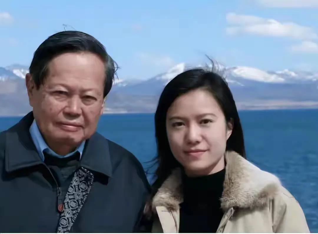 Why did 82-year-old Mr. Yang marry Weng Fan? - iNEWS
