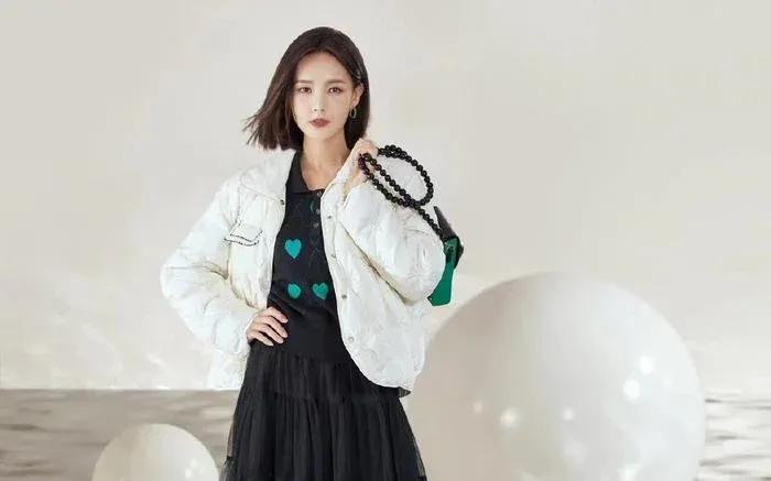 Is Li Yitong Zhao Liying's stand-in? What is the relationship between ...