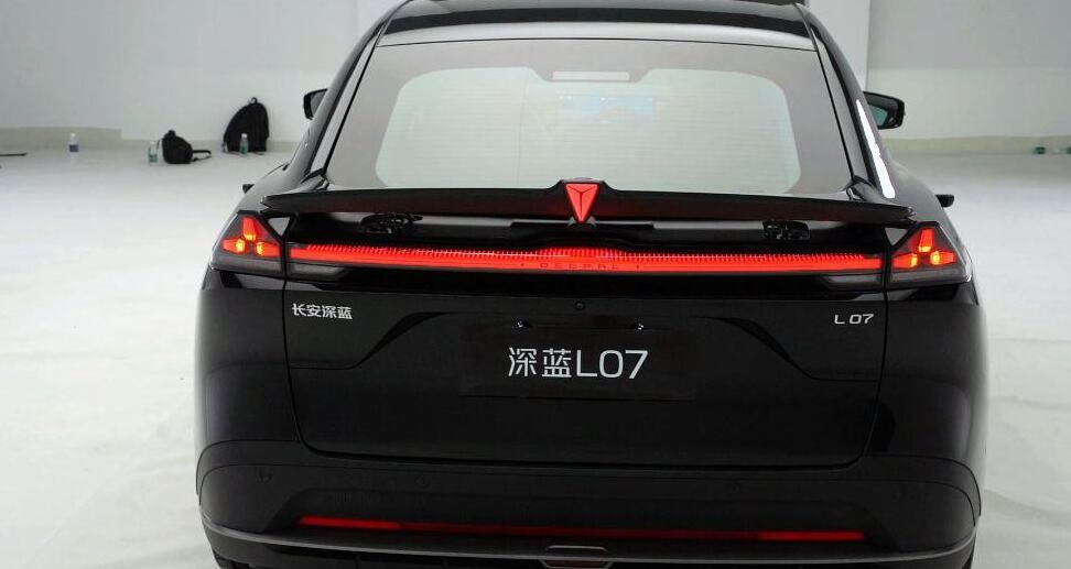 Deep Blue L07: A car that satisfies all your needs and wants, with a ...