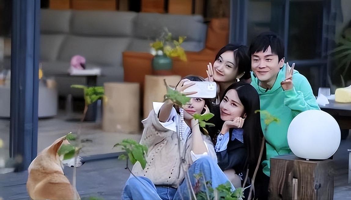 Zhang Xiaohan revealed last year that Zhang Jiani's husband was kissing ...