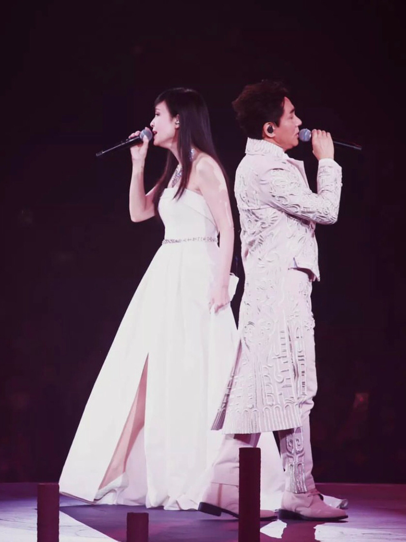 Zhou Huimin posted a message for Huang Kaiqin's concert: As we get ...