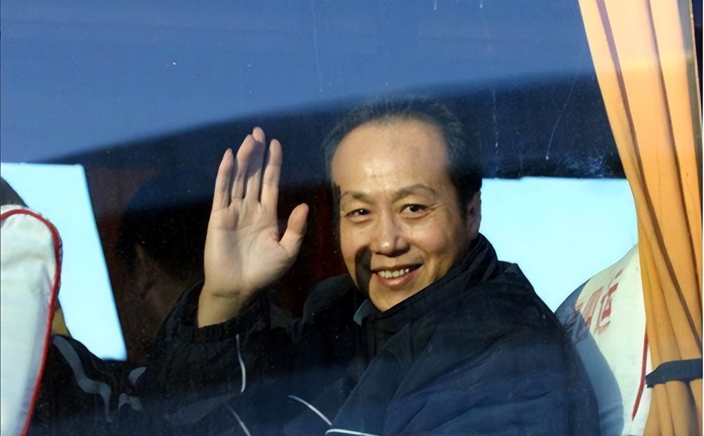 Luo Jing died 13 years ago. His wife, who had fainted from crying ...