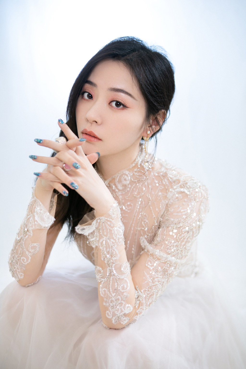 It's a bit too much! 38-year-old Jane Zhang is taking the "sexy" route ...