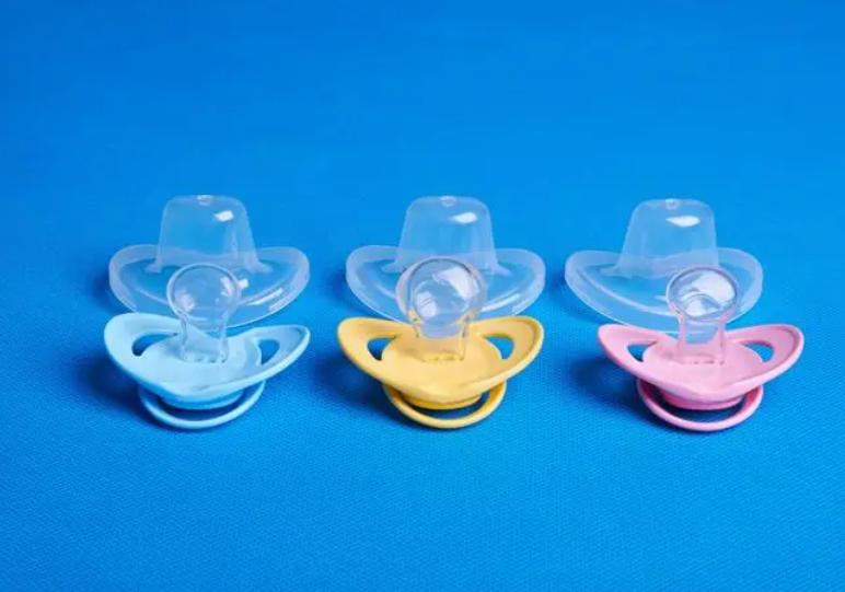 Pacifiers don't work in your eyes?No wonder parenting is not easy ...