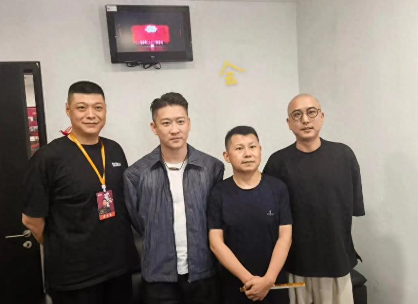 Crosstalk prodigy Pan Yunxia is back and has become a disciple of Li ...