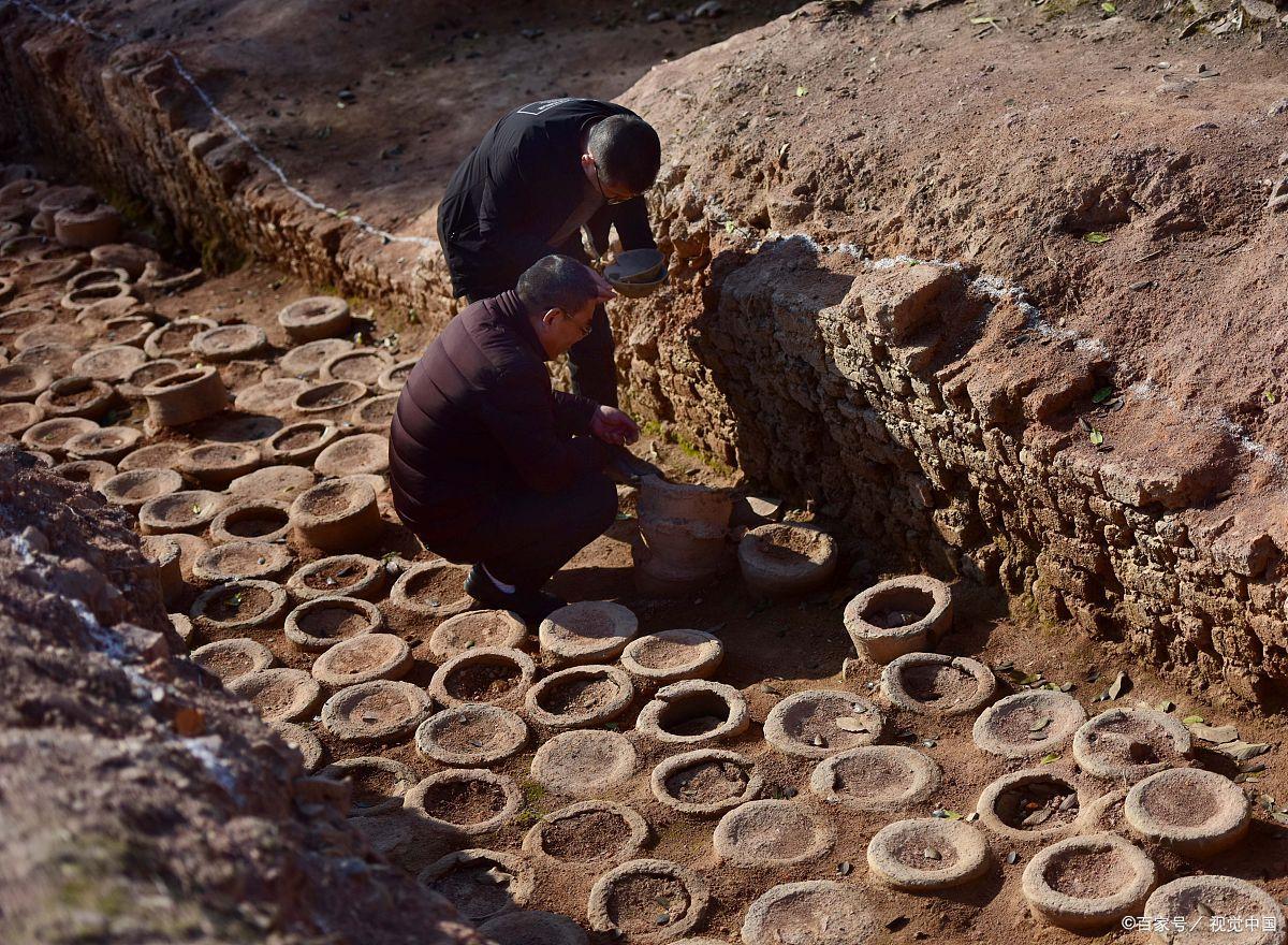 Explore the thousand-year-old tomb and discover the secrets hidden in ...