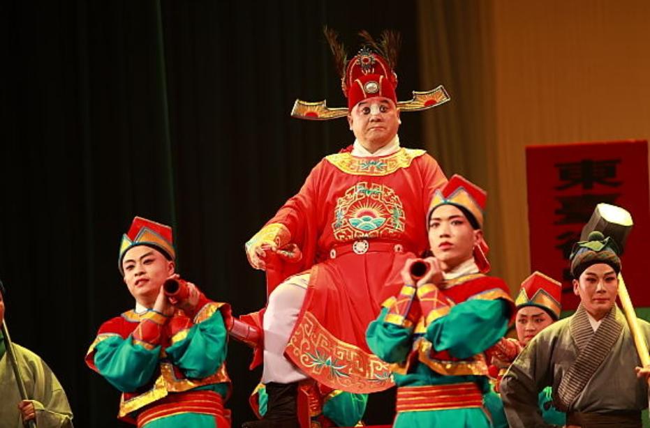 A minister of the Eastern Han Dynasty bought an official position for 5 ...