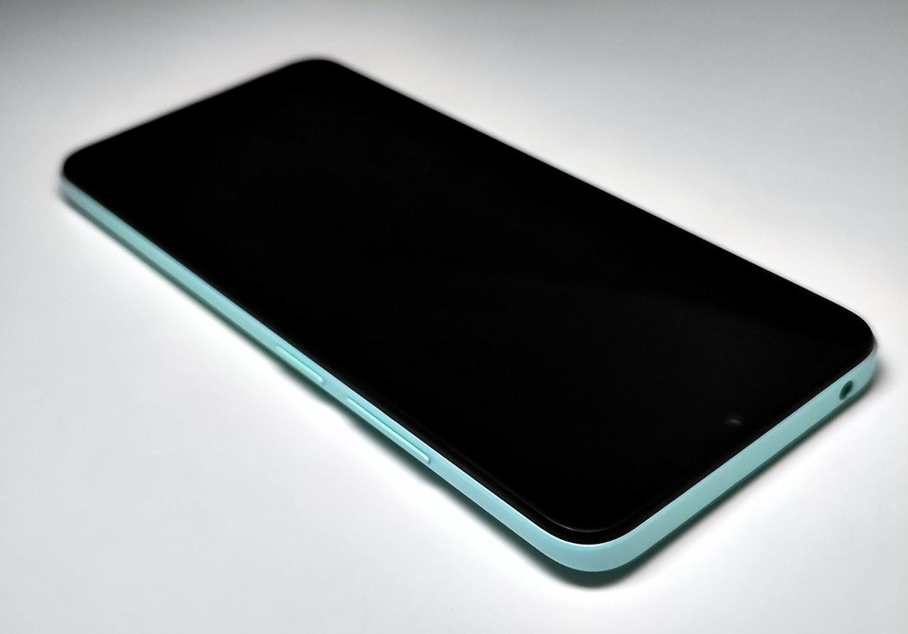 Hundred yuan mobile phone ceiling, long battery life + water drop ...