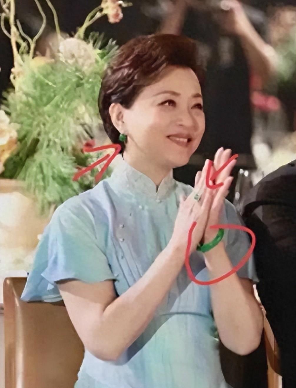 Yang Lan dispels divorce rumors with a high-profile show of affection ...