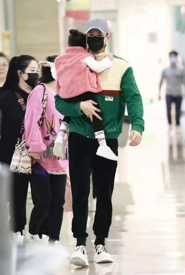 Jing Chao's 6-year-old wife is fat!The girl dresses up stronger than ...