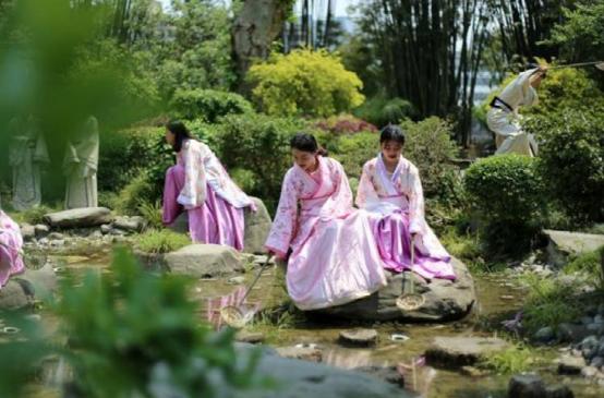 A New Explanation of the First "Guanju" in "The Book of Songs" - iNEWS