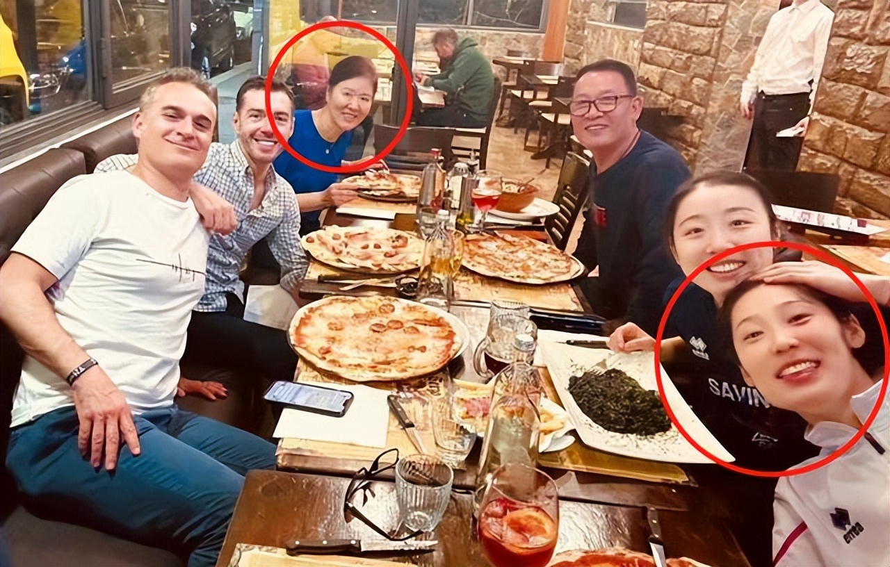 Master and apprentice reunited! Lang Ping went to Italy to have dinner ...