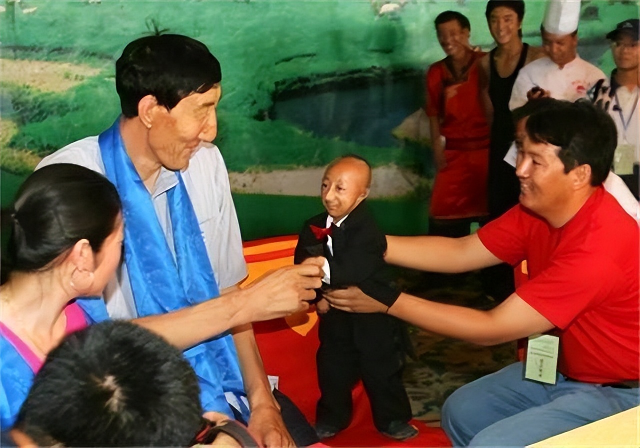 He Pingping: He became "the world's first dwarf" at the age of 19, died ...