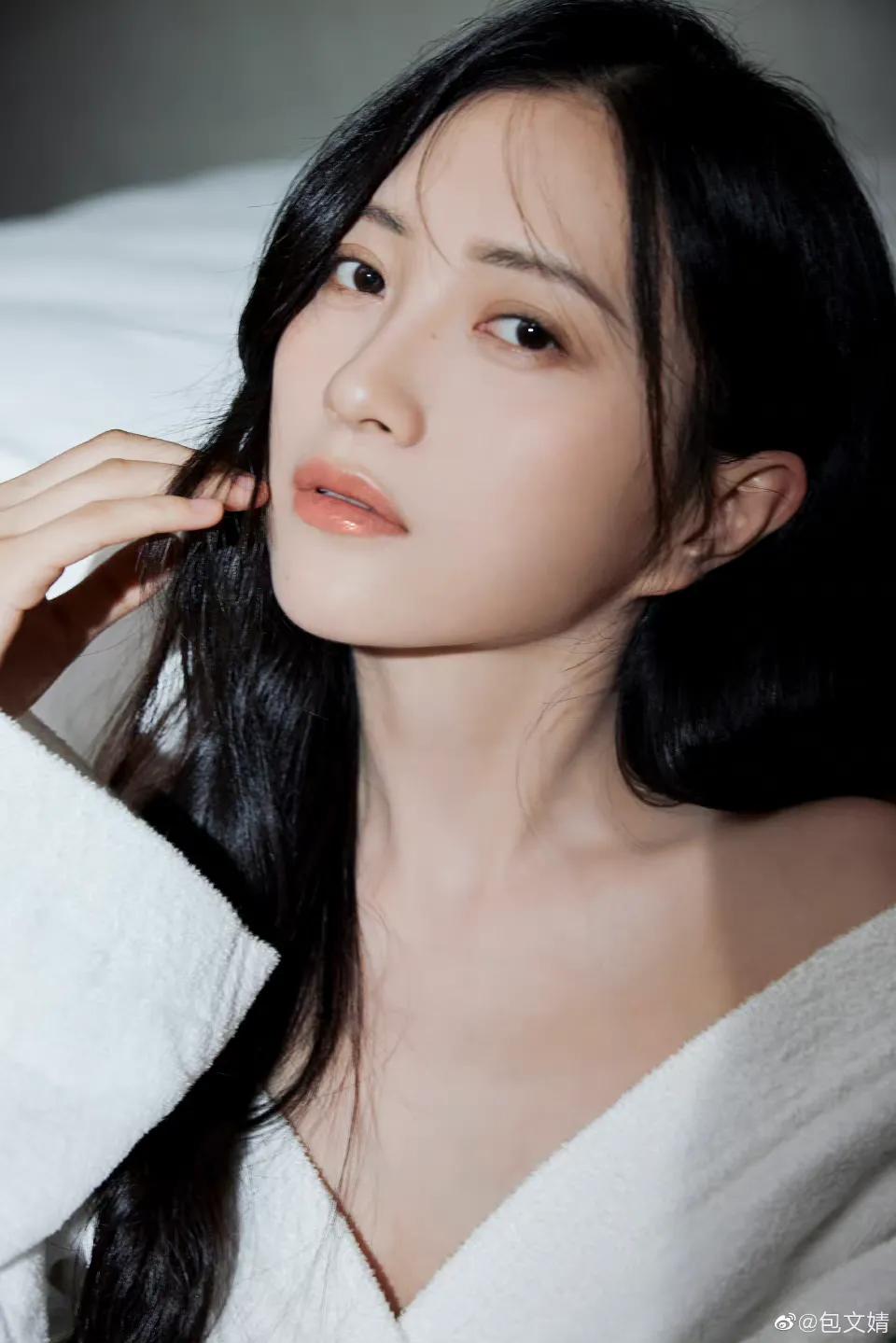 Beautiful picture of Bao Wenjing - iNEWS