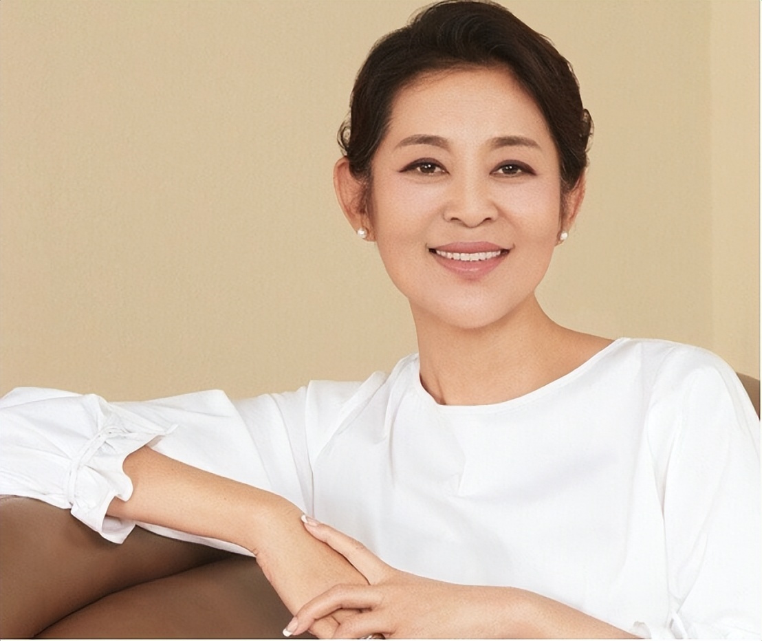 64-year-old Ni Ping's appearance has changed too much, her nostrils ...