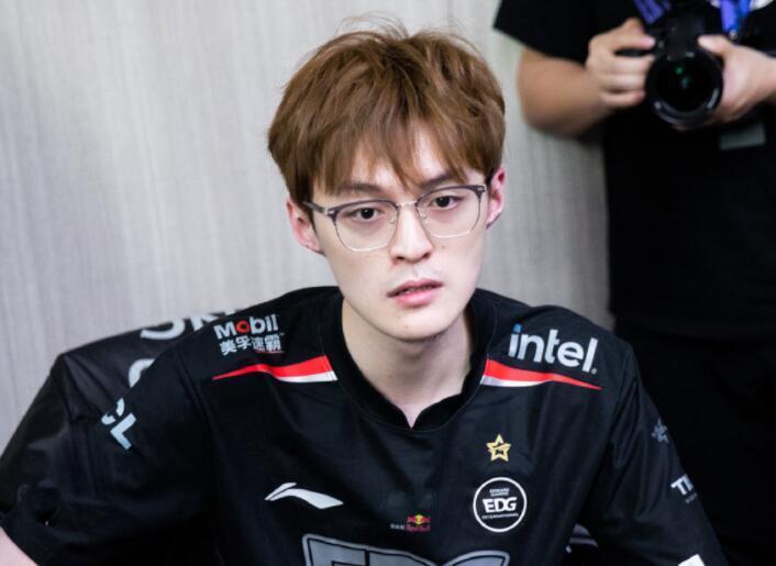 Leave was completely abandoned by EDG and has signed a contract with Korean aid AD. Ale revealed ...
