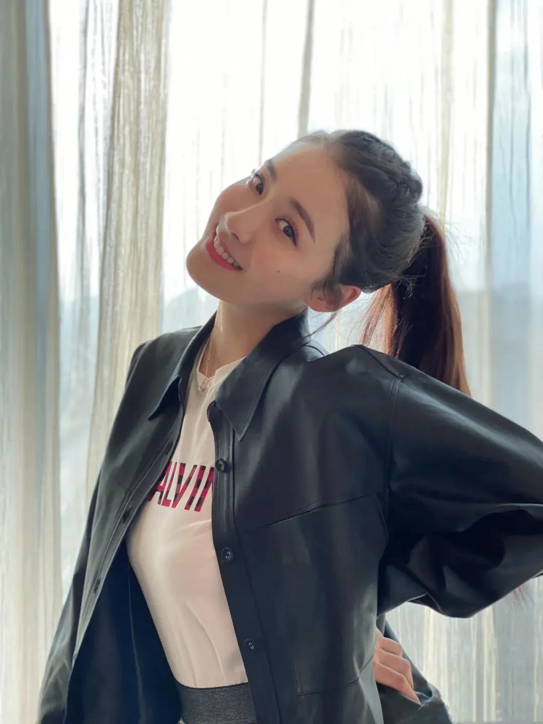 Yang Qiru: Like a flower like a jade, a lotus like a face - iNEWS