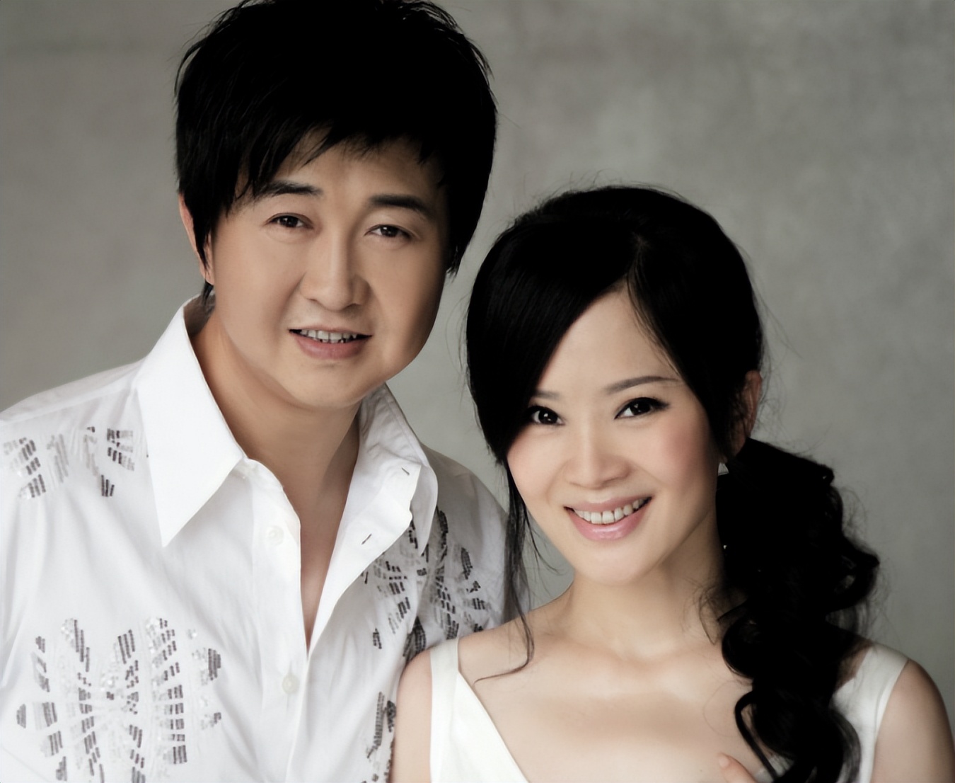 Fu Disheng and his son and daughter-in-law appeared abroad, Ren Jing ...