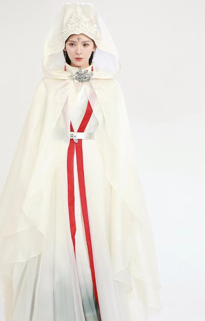 Zhang Yuxi feels cold about the fashion style of Feng Lixue in white ...