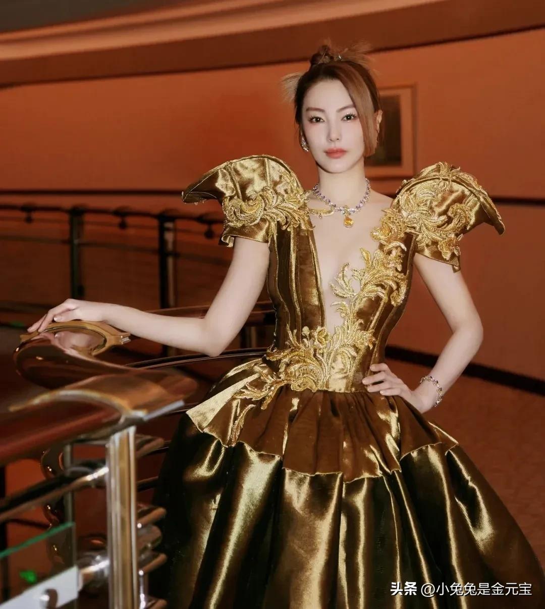 Zhang Yuqi's Chinese version of Qian Songyi, any item on her body is ...