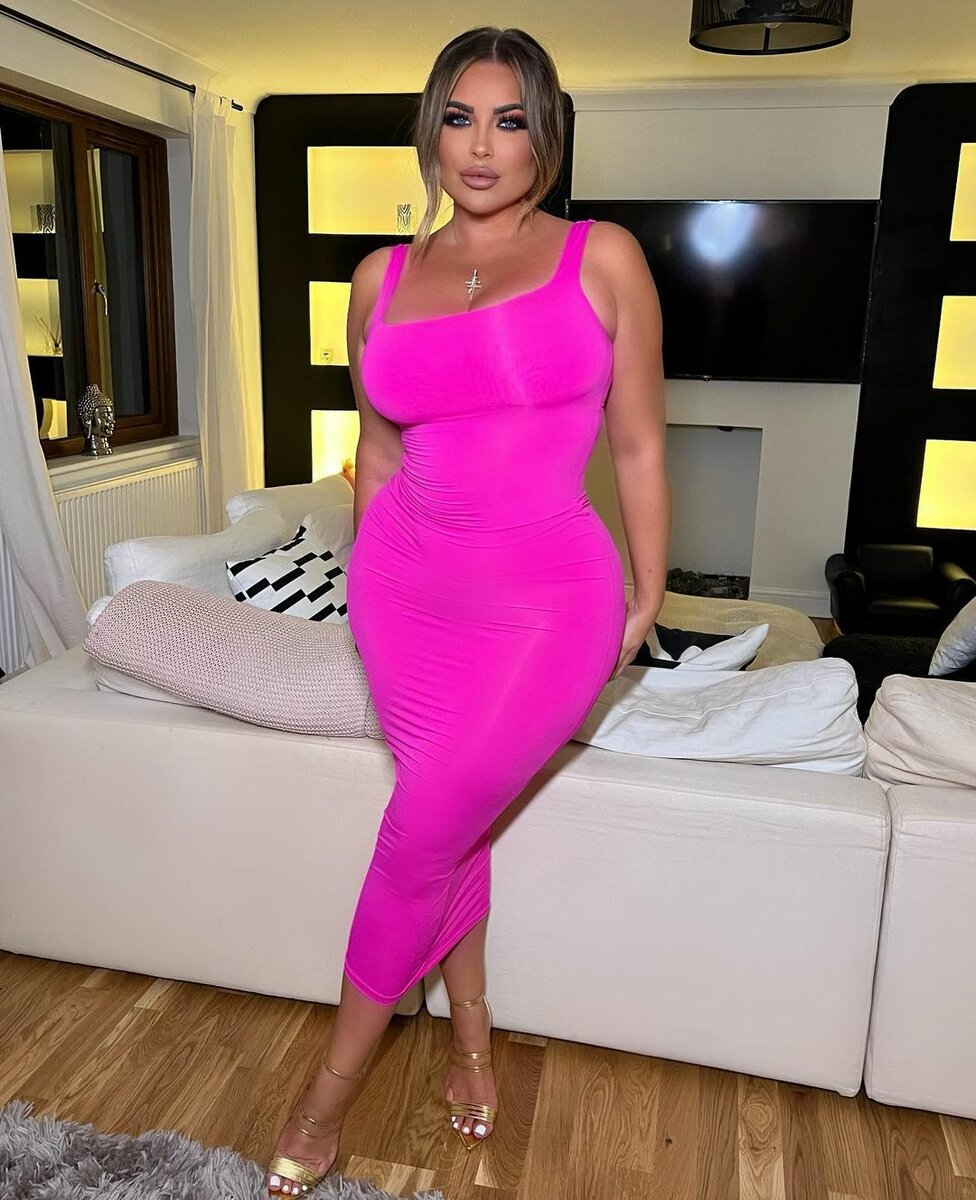 Chic plus-size model DJ Hannah B - iNEWS