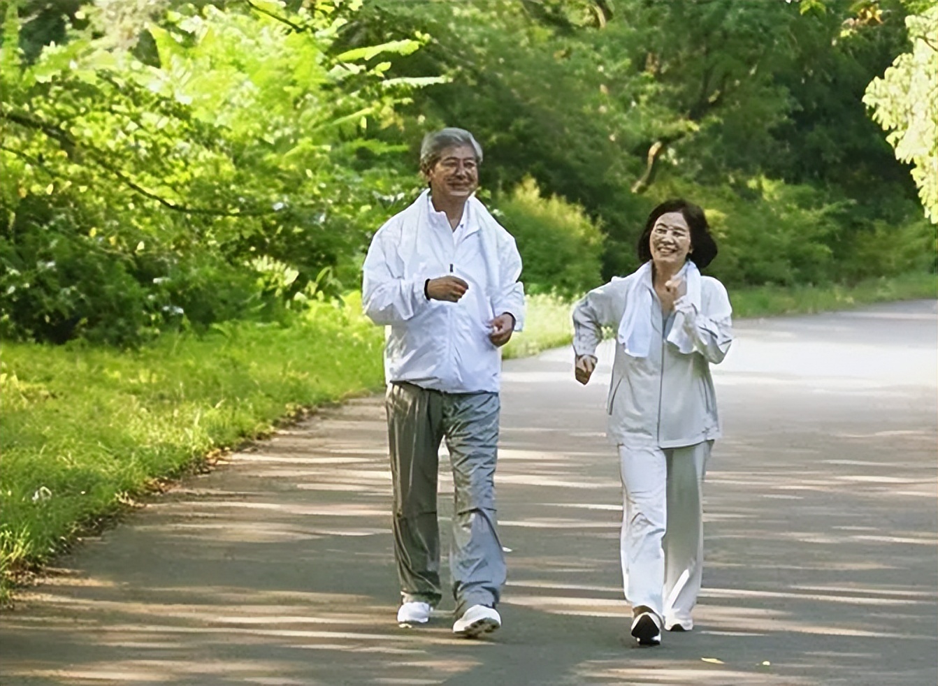 Long-term walking has 4 major benefits to the body! But when you get ...