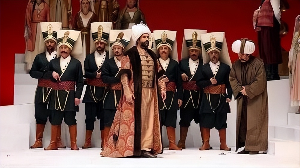 What improvements did Suleiman make to weapons during his reign? - iMedia