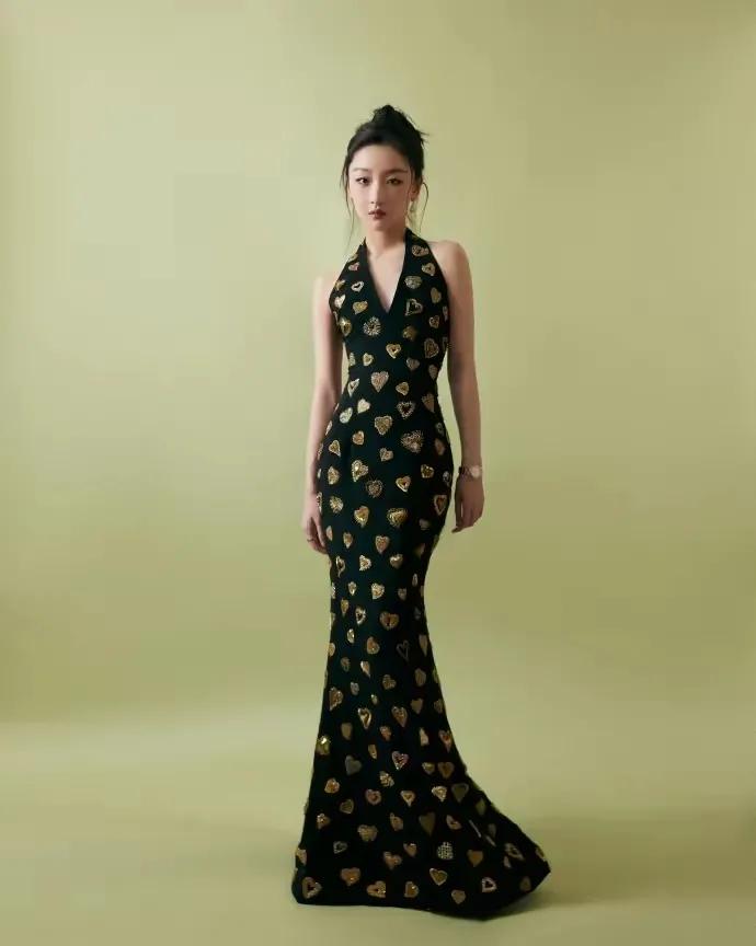 Zhou Dongyu started to hang up, and finally wore it right - iMedia