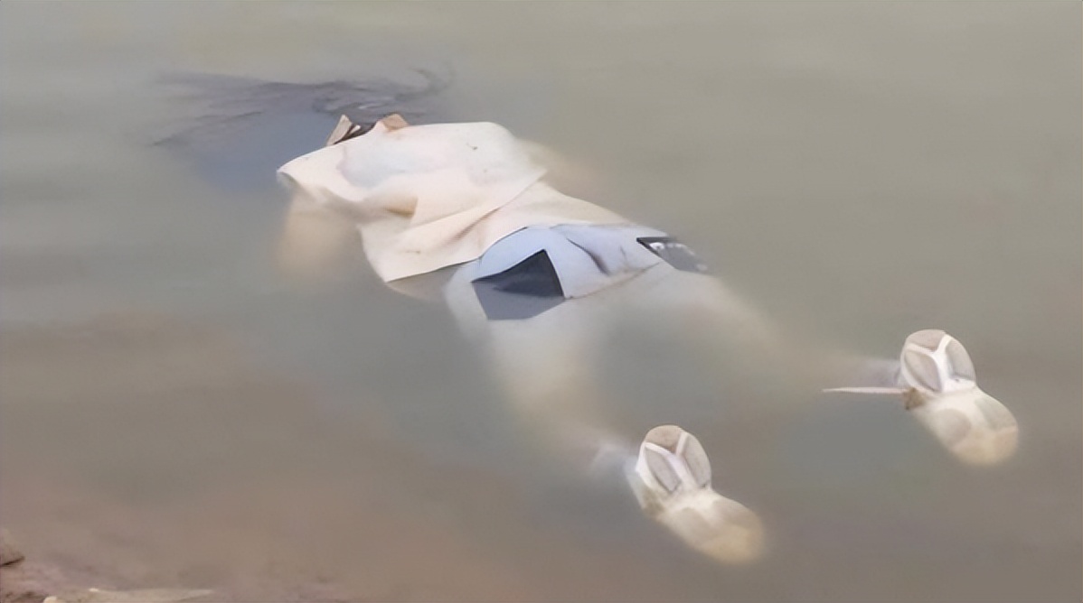 The woman sank naked in the reservoir, her lower body was severely torn ...
