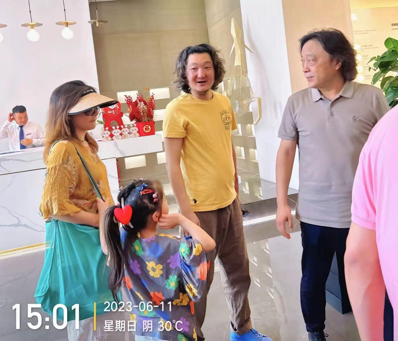 Wang Dazhi took his wife to eat a fly shop and shared a bowl of rice ...
