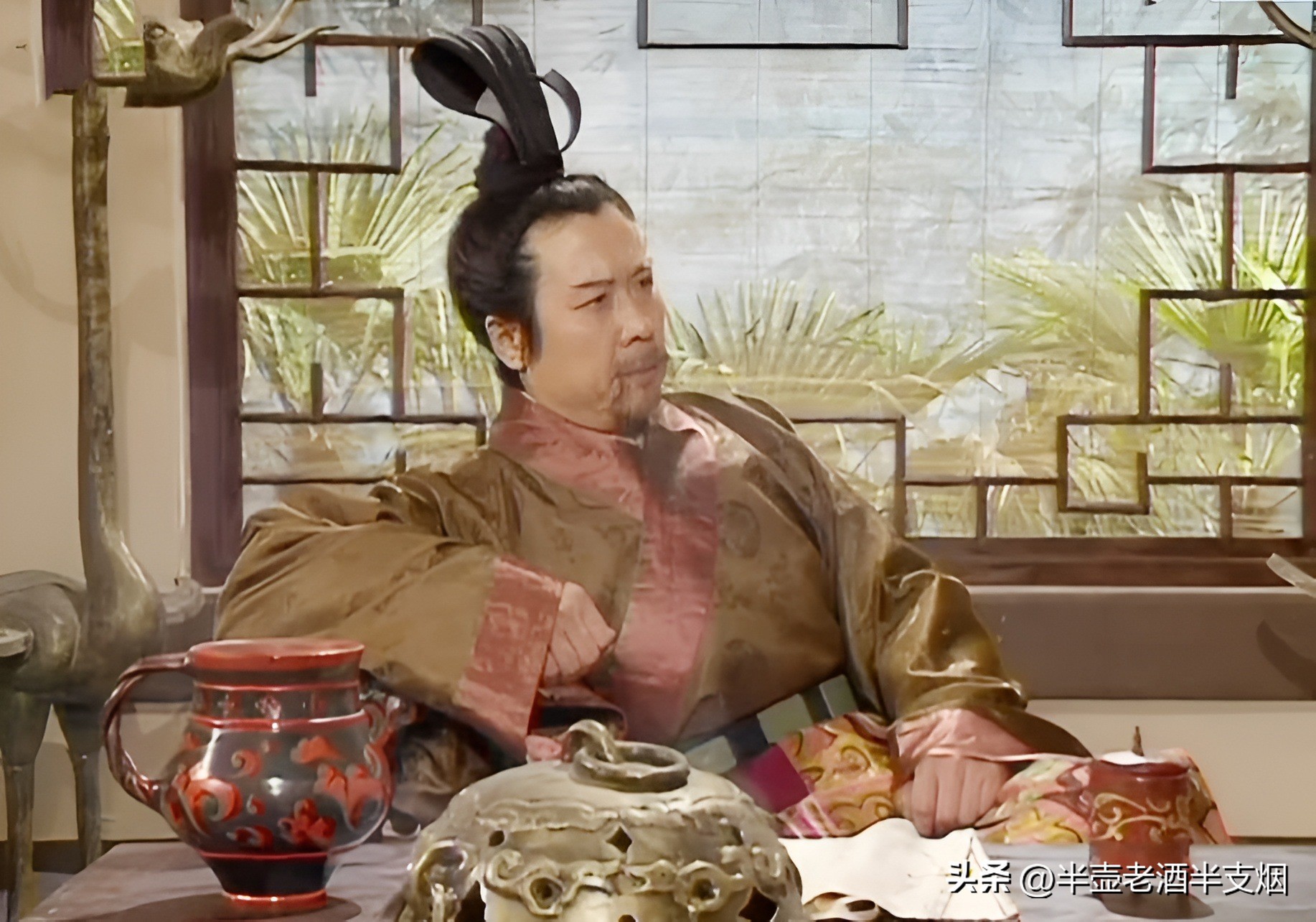 Guan Yu was defeated in Linju, and Zhuge Liang was by Liu Bei's side ...