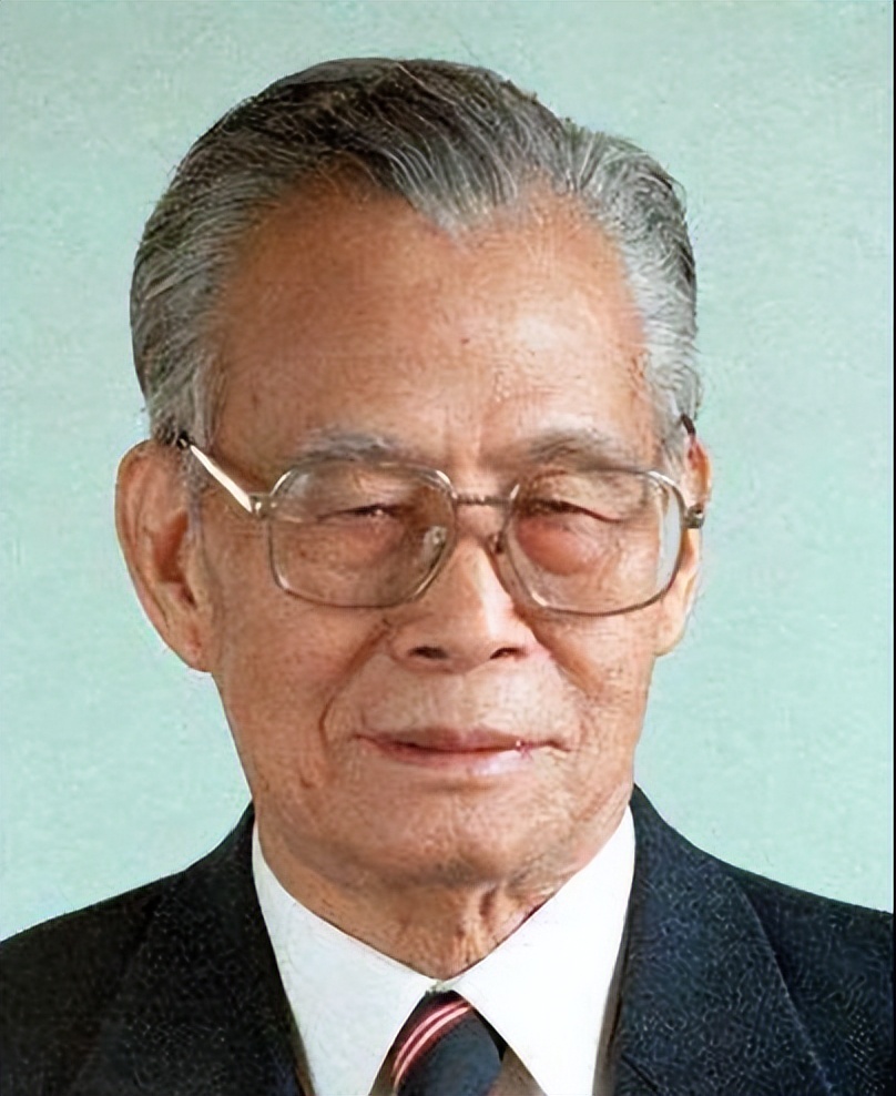 After Li Zongren returned to China in 1965, he asked Zhang Yunyi to ...